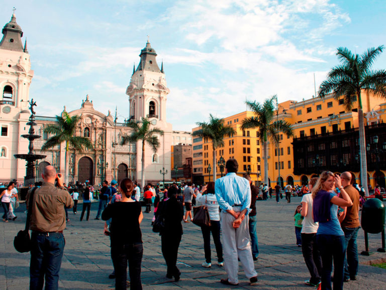Lima colonial y moderna + Museo Larco - Guia de viajes en Peru